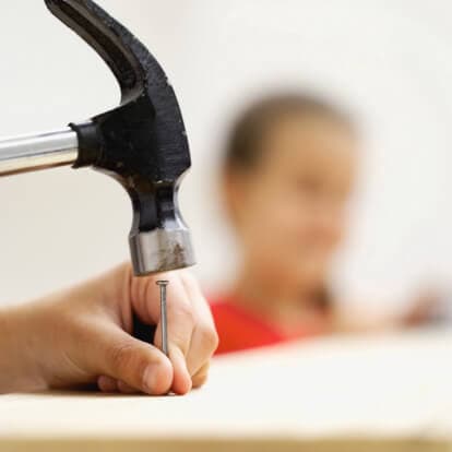 When a Smashed Finger Requires a Doctor’s Attention | DrGreene